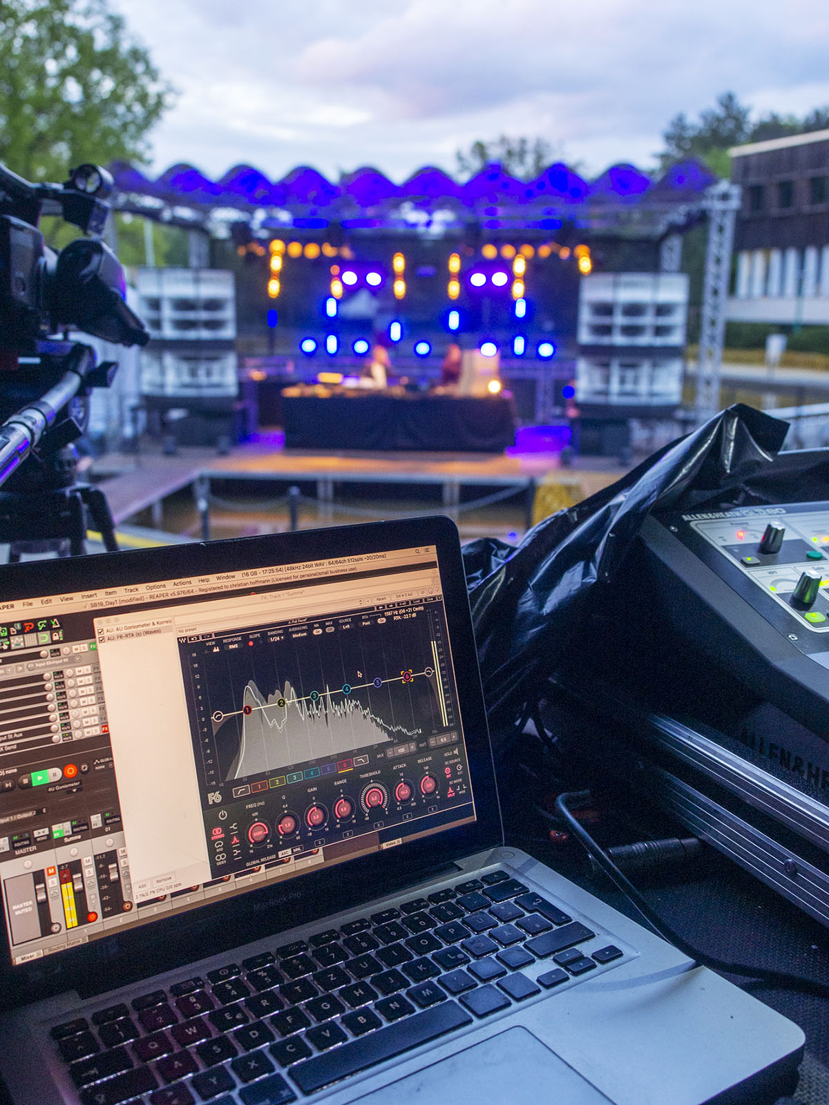 Les Nouveaux Riches Magazine – Love a fair - Superbooth